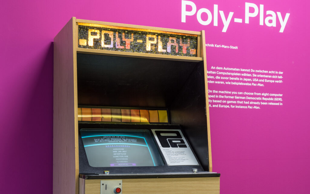 Poly-Play lebt: Die DDR-Konsole als Einheitstags-Ikone - The Escapist ...