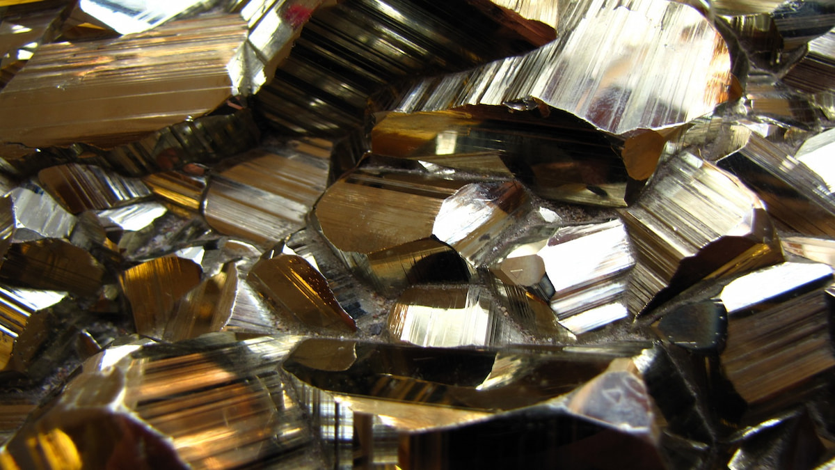 How to Make Metal in Little Alchemy 2