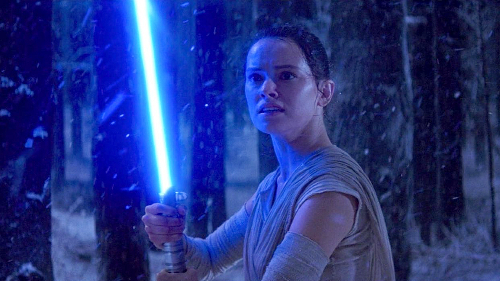 Star Wars: How Old Is Rey in The Force Awakens?