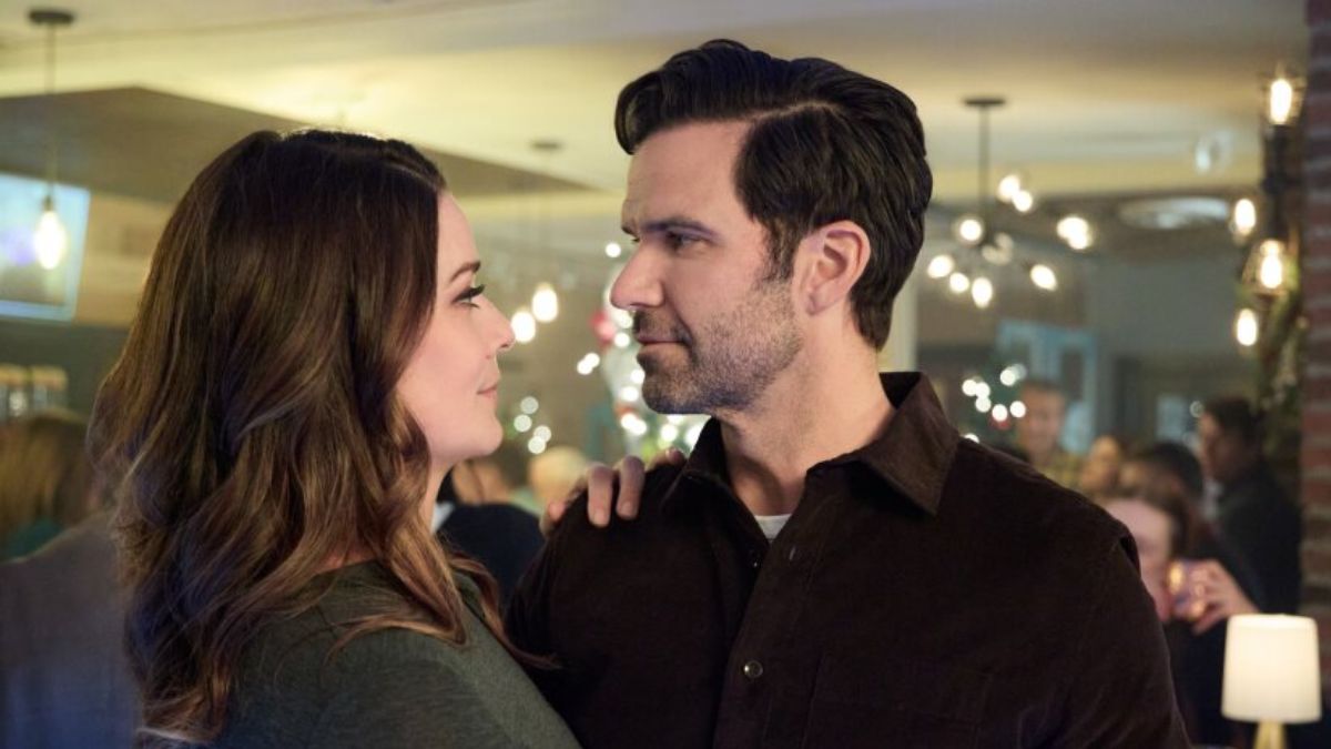 Full Hallmark Channel 2024 Holiday Schedule - All New Movies, Listed